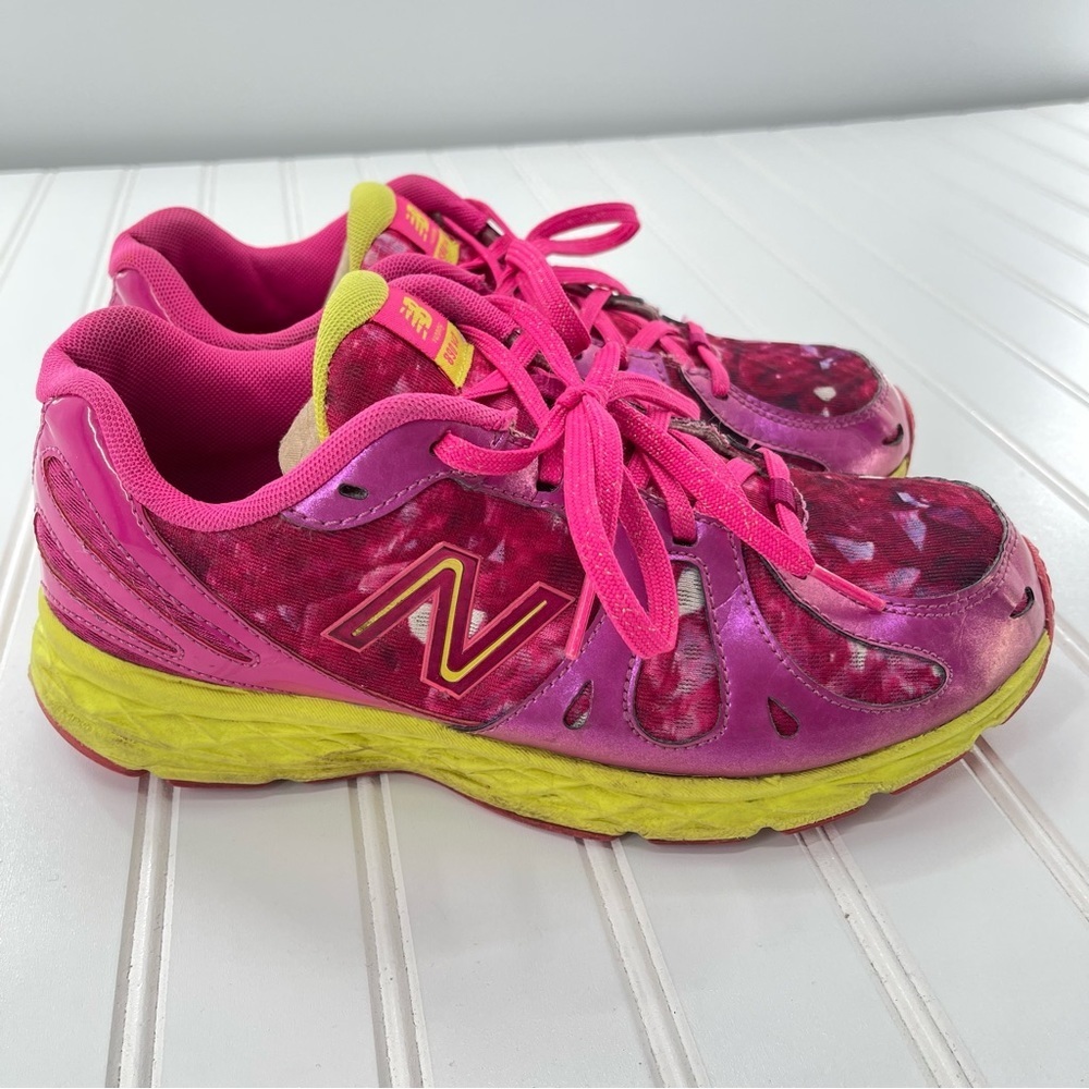 New Balance 890 V3 Neon Pink Sneakers Size 7.5 - Gem